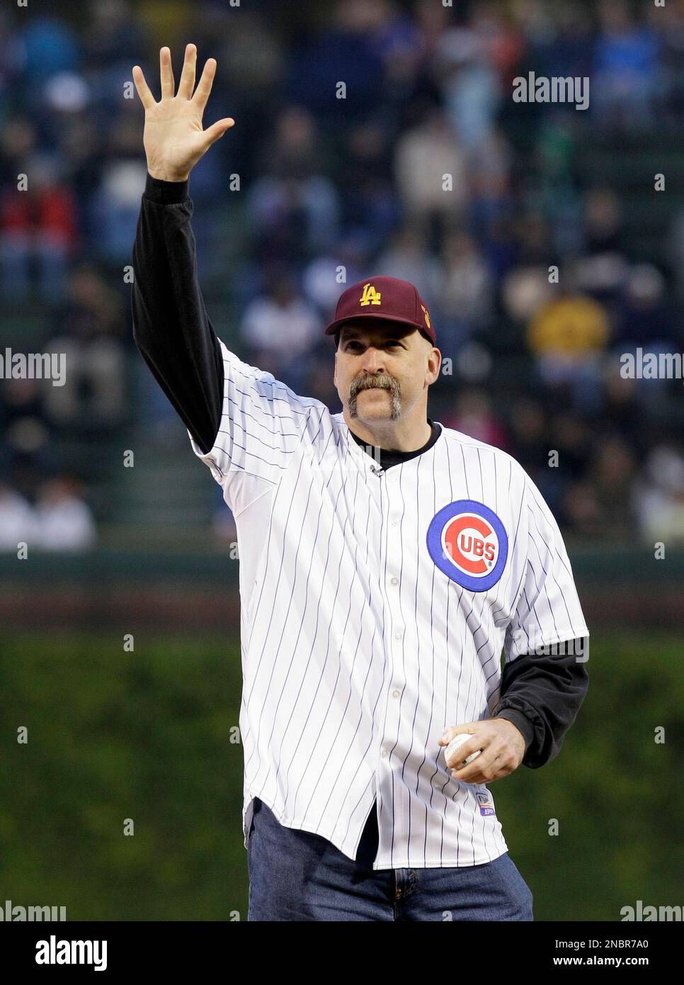 Former Chicago Bulls basketball player Bill Wennington waves before ...