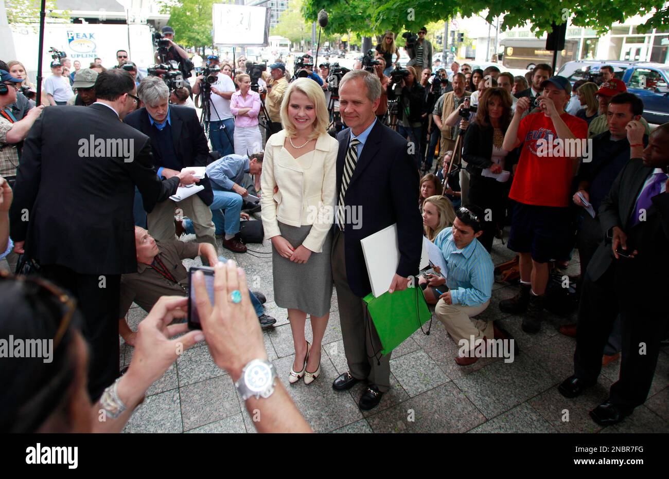 Elizabeth Smart, left, and her father Ed Smart pose for a photo in ...