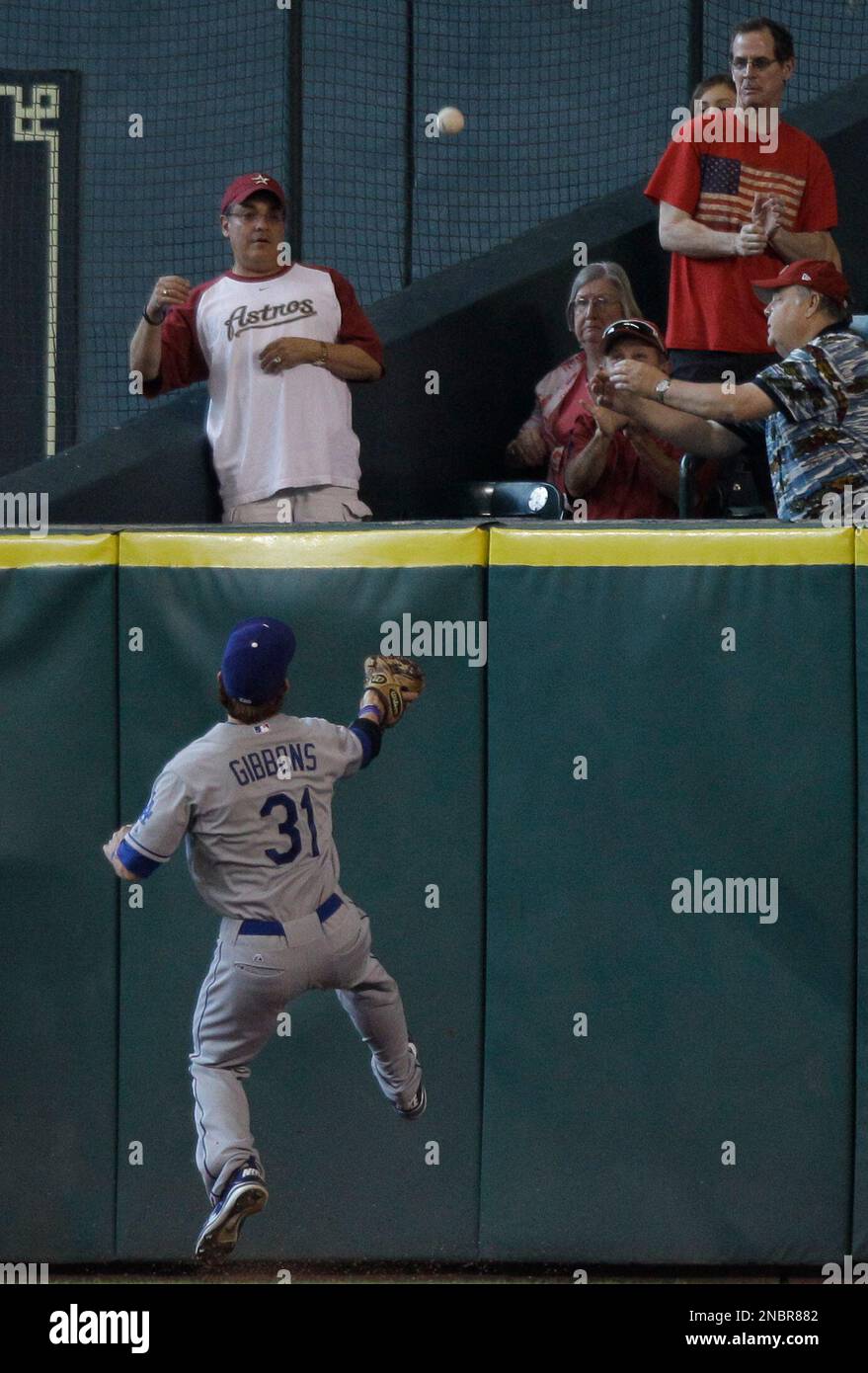 Los Angeles Dodgers right fielder Jay Gibbons can't come up with a home ...
