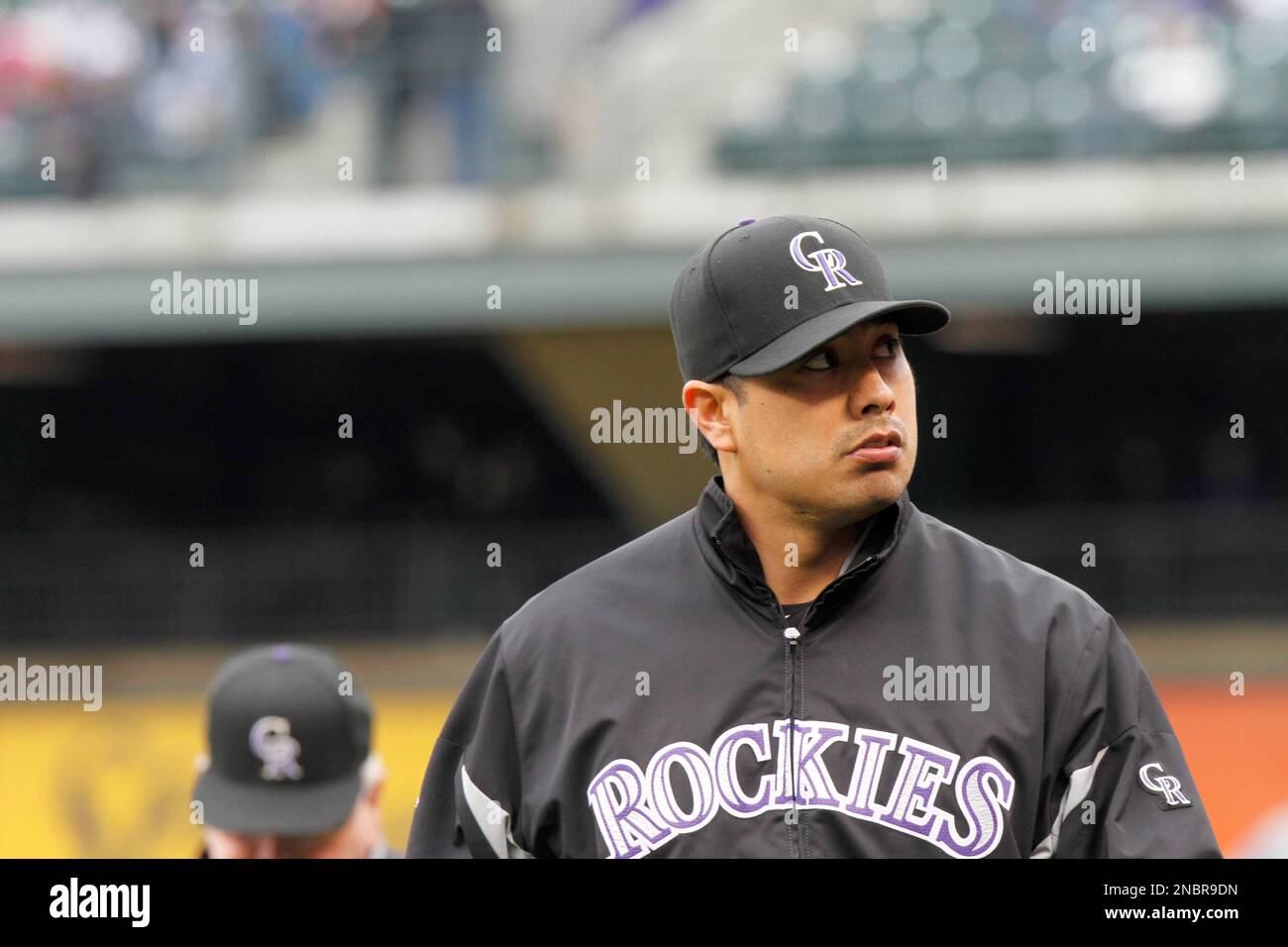 Colorado Rockies starting pitcher Jorge De La Rosa (29) enters the ...