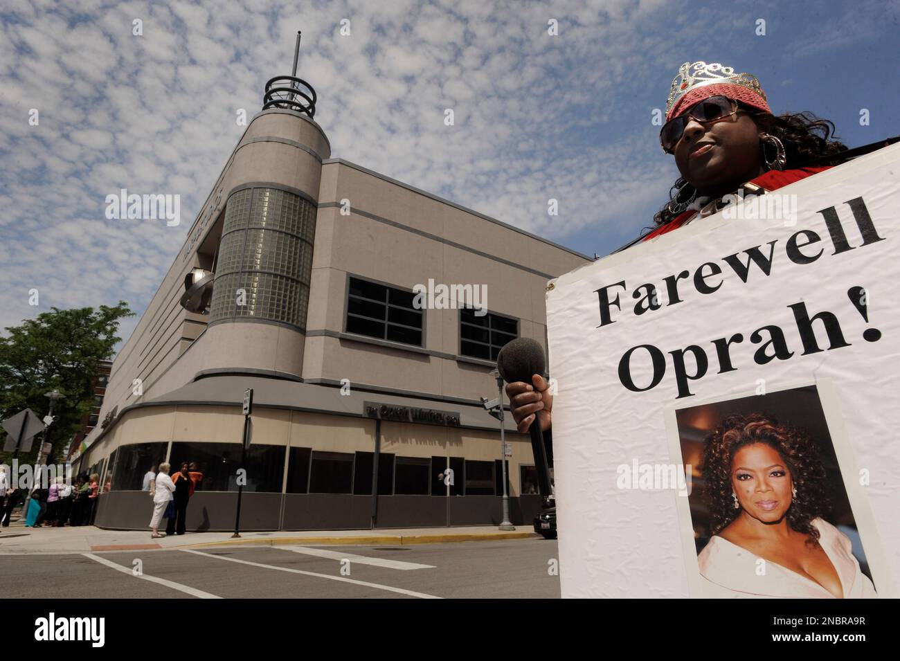 Kimberly Adams waist outside Harpo Studios before the final taping of ...