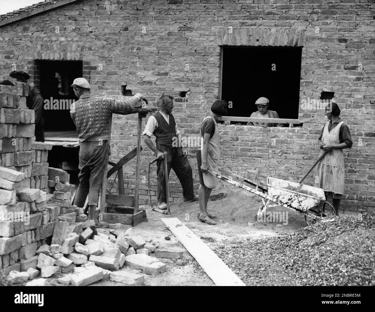 An unemployed family builds a new home in Germany, Aug. 23, 1932. (AP ...
