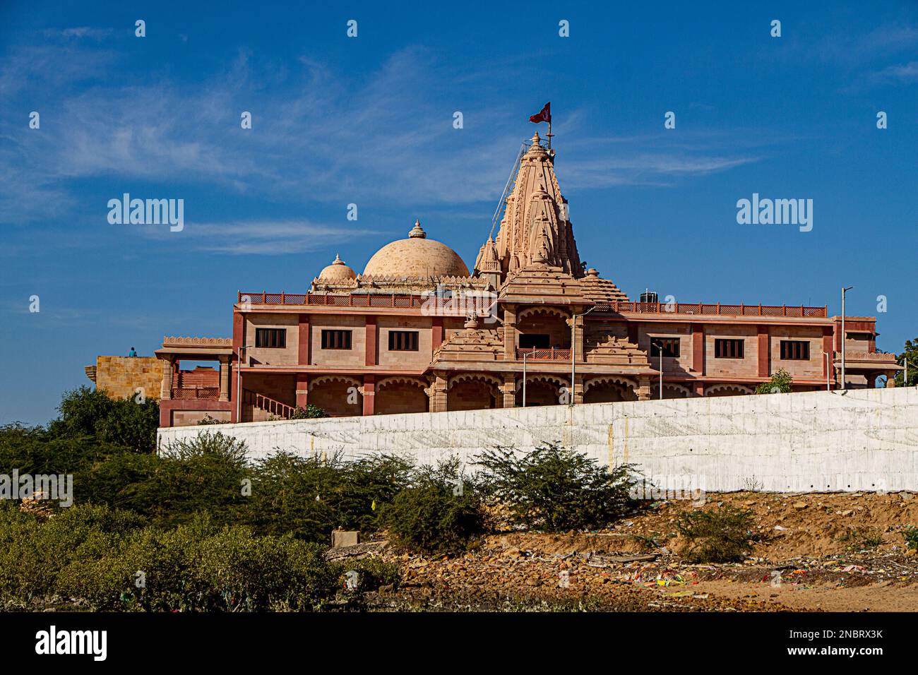Koteshwar Temple with Kori creek during the low tide Stock Photo - Alamy