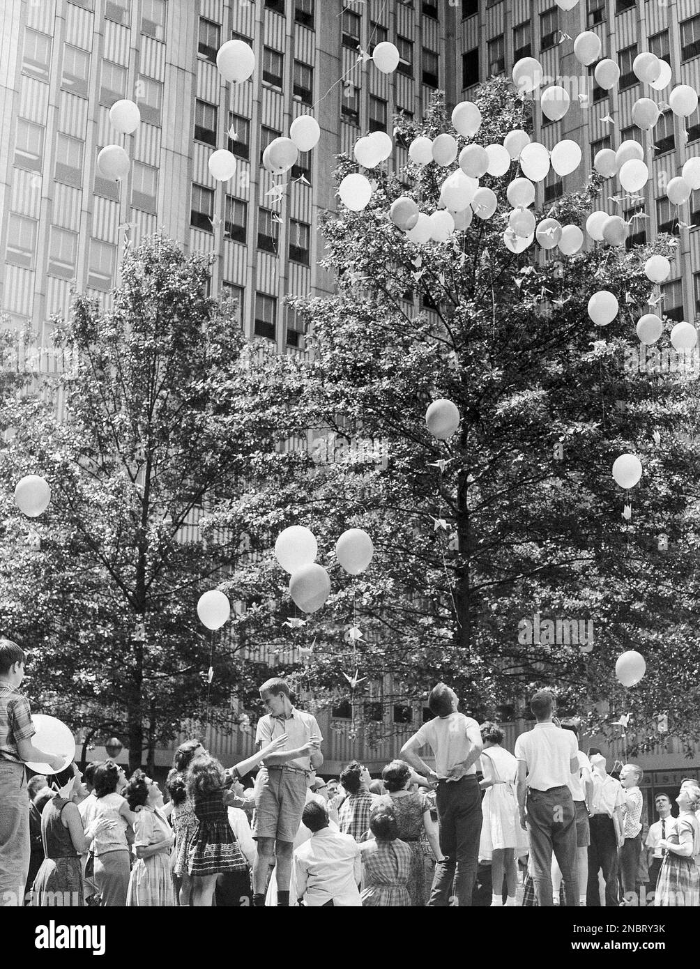 Some 100 balloons soar aloft in downtown Pittsburgh in commemoration of ...