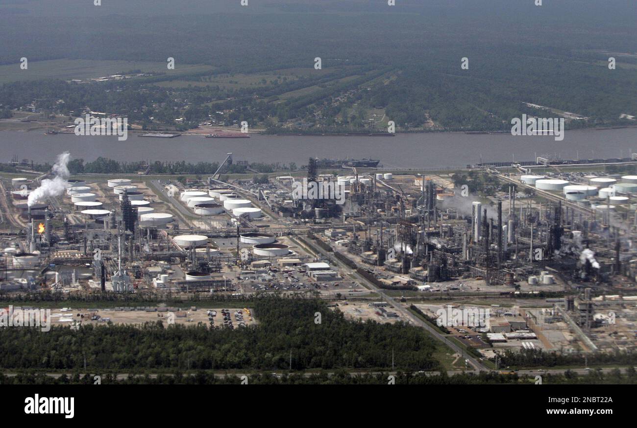 FILE - This Thursday, April 27, 2006 file picture shows an oil refinery ...
