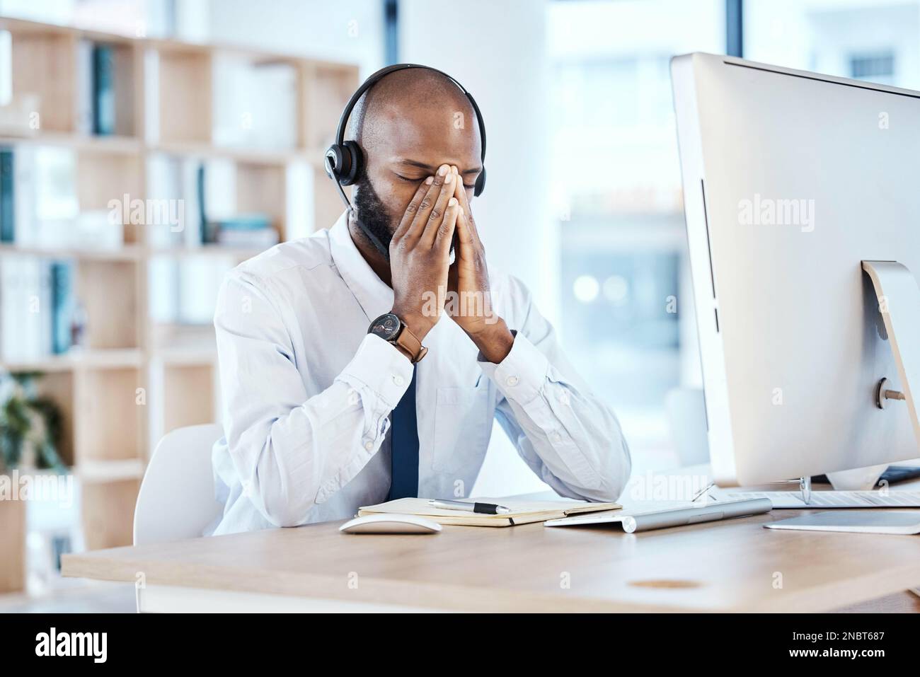 Annoyed call center agent headset hi-res stock photography and images ...
