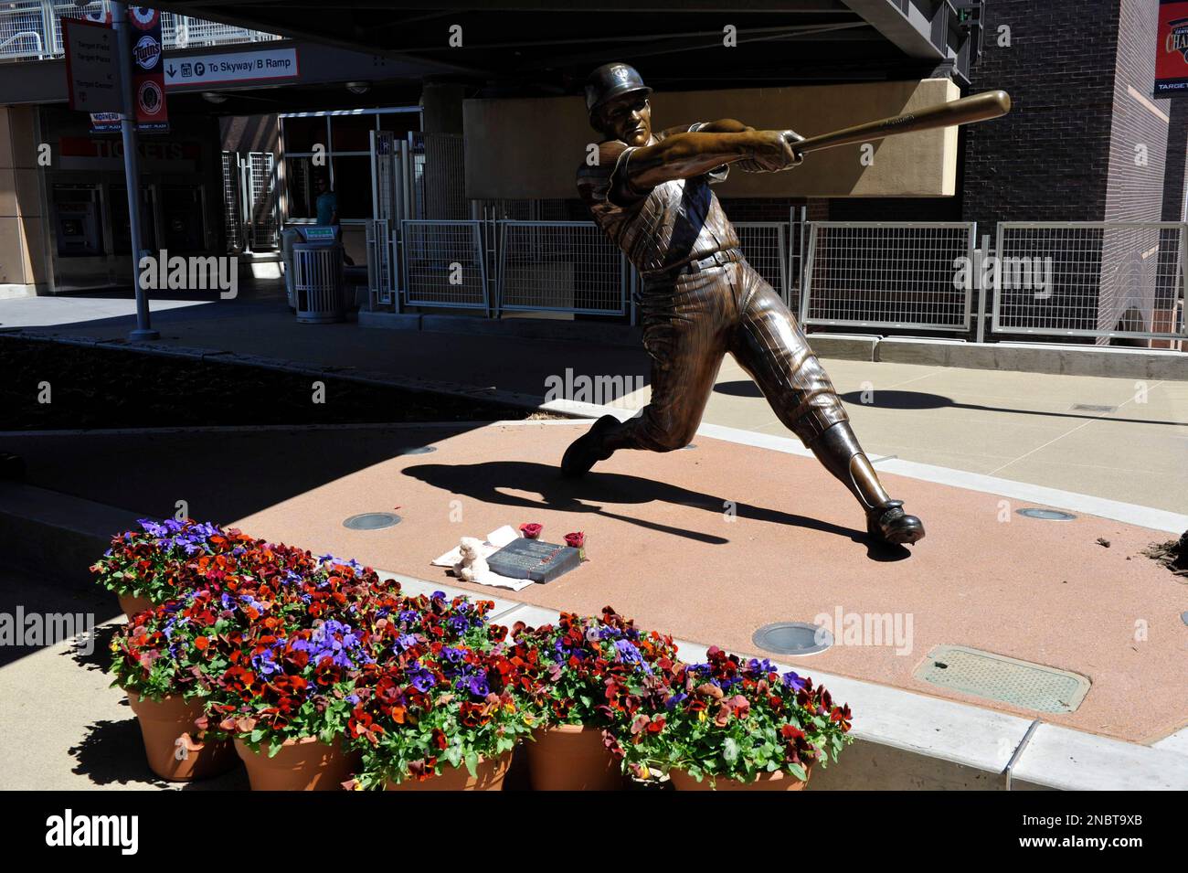 The statue of former Minnesota Twins Hall of Fame baseball player ...