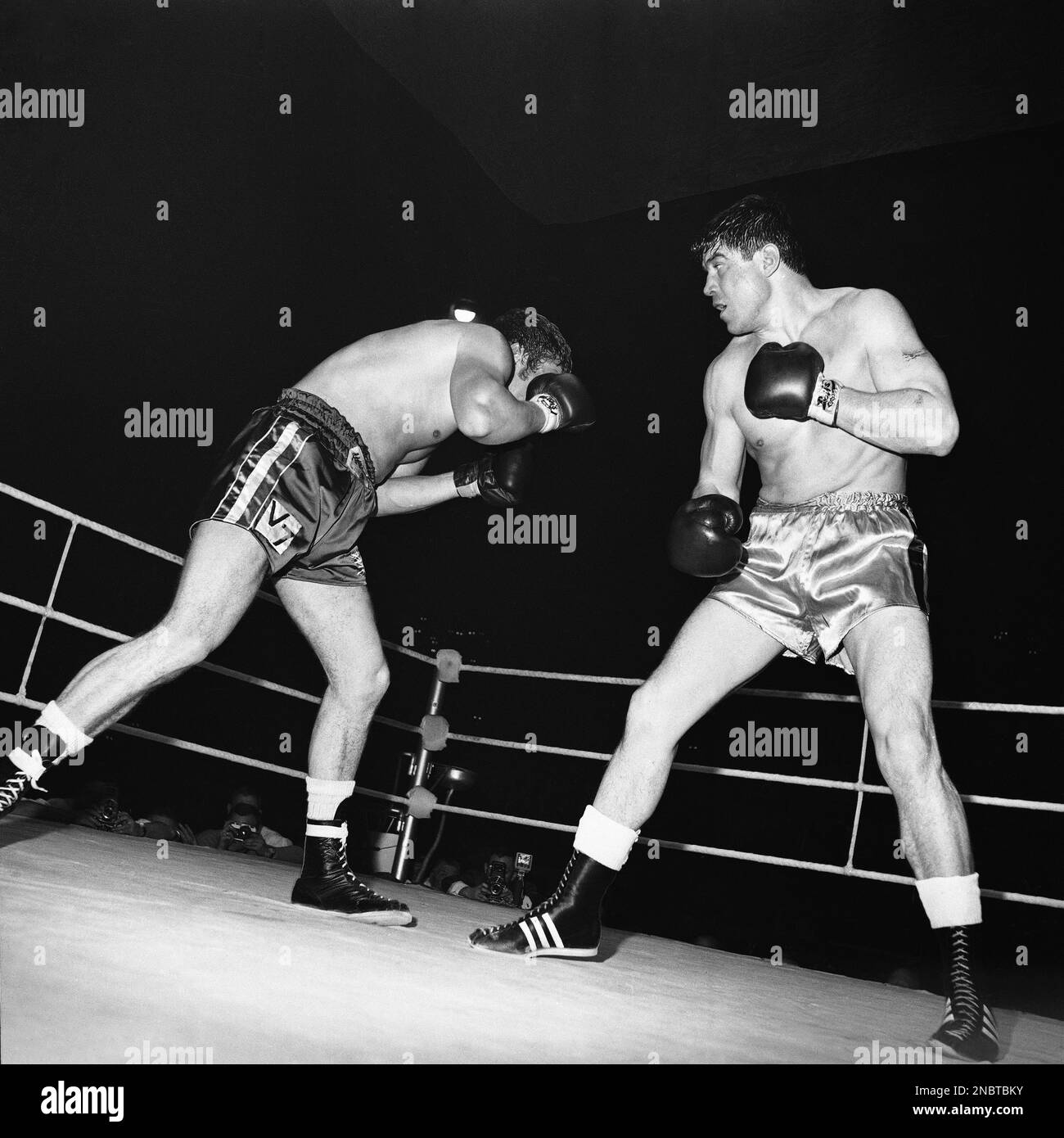 British Heavyweight, Billy Walker, covers up as Germany’s European ...