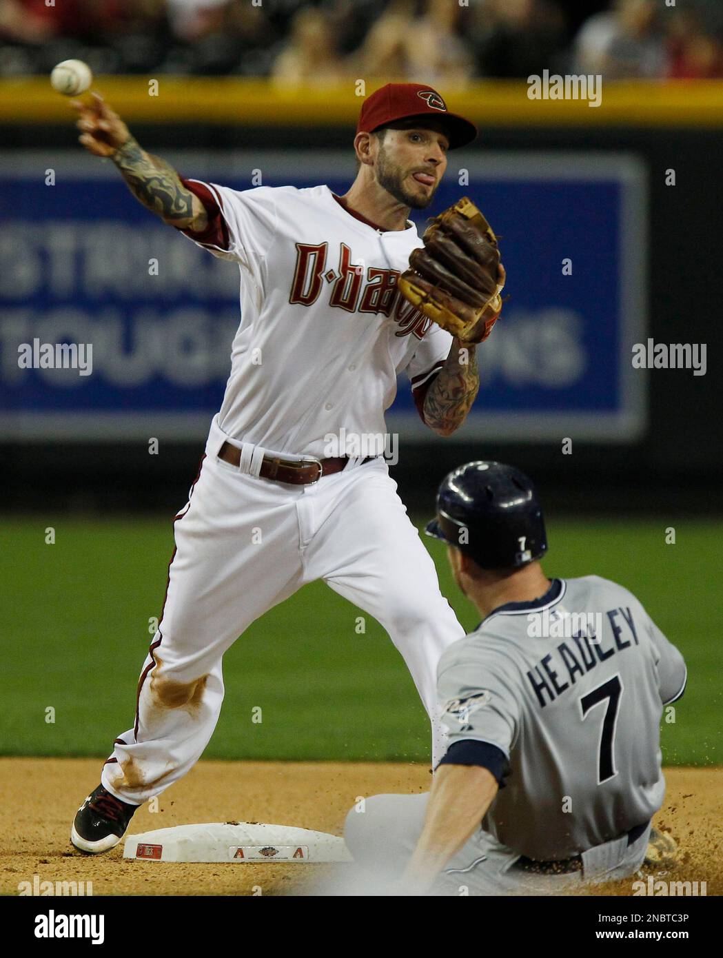 Arizona Diamondbacks' Ryan Roberts, top, forces out San Diego Padres ...