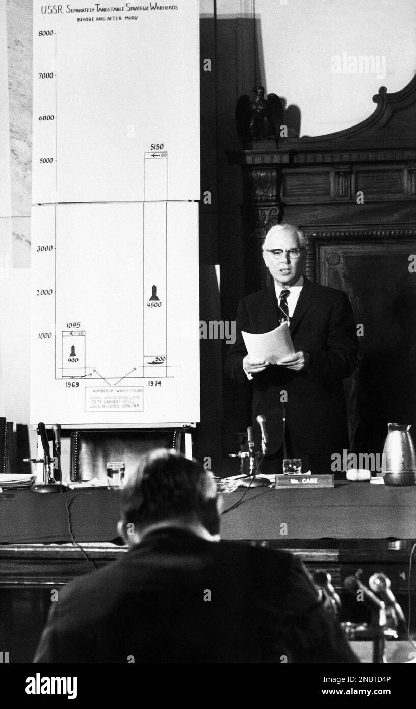 Sen. Albert Gore uses chart as he tells the Senate disarmament ...