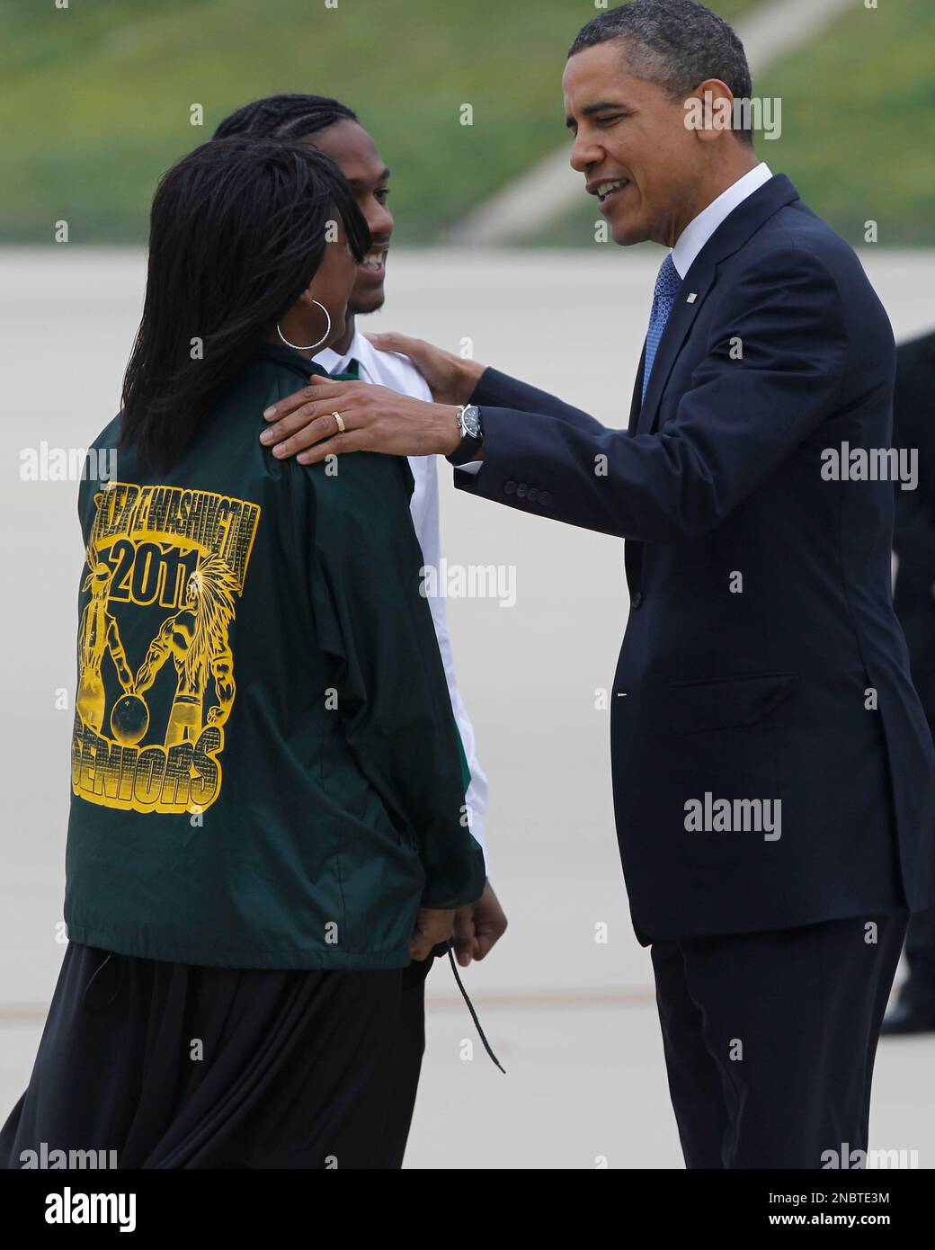 President Barack Obama is greeted by Booker T. Washington High School ...