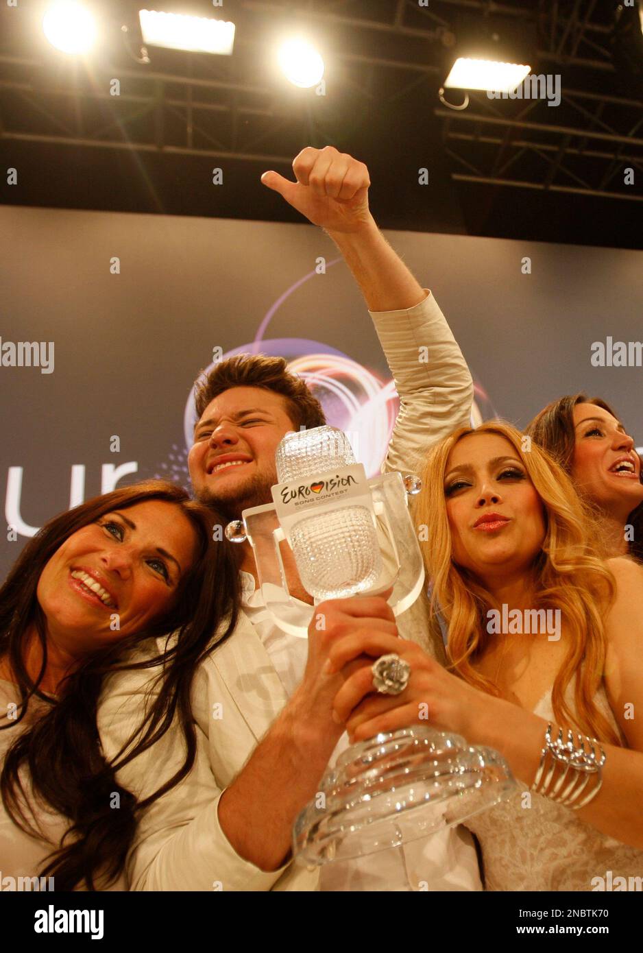 Winners Ell/Nikki, Nigar Jamal, right, and Eldar Gasimov, from ...