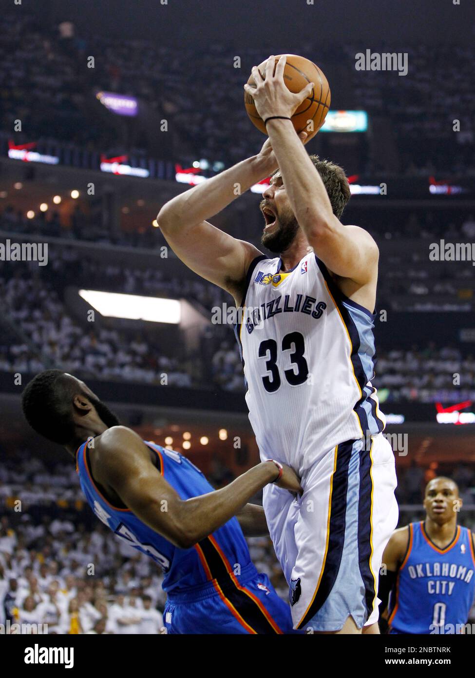 Memphis Grizzlies center Marc Gasol (33), of Spain, shoots over ...