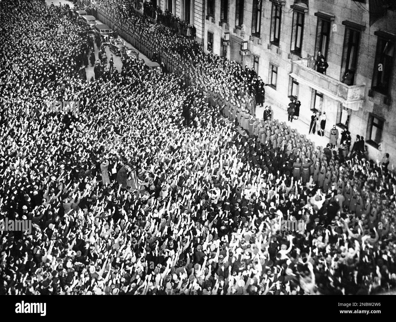 Millions of Berliners had lined the road leading from Tempelhof ...