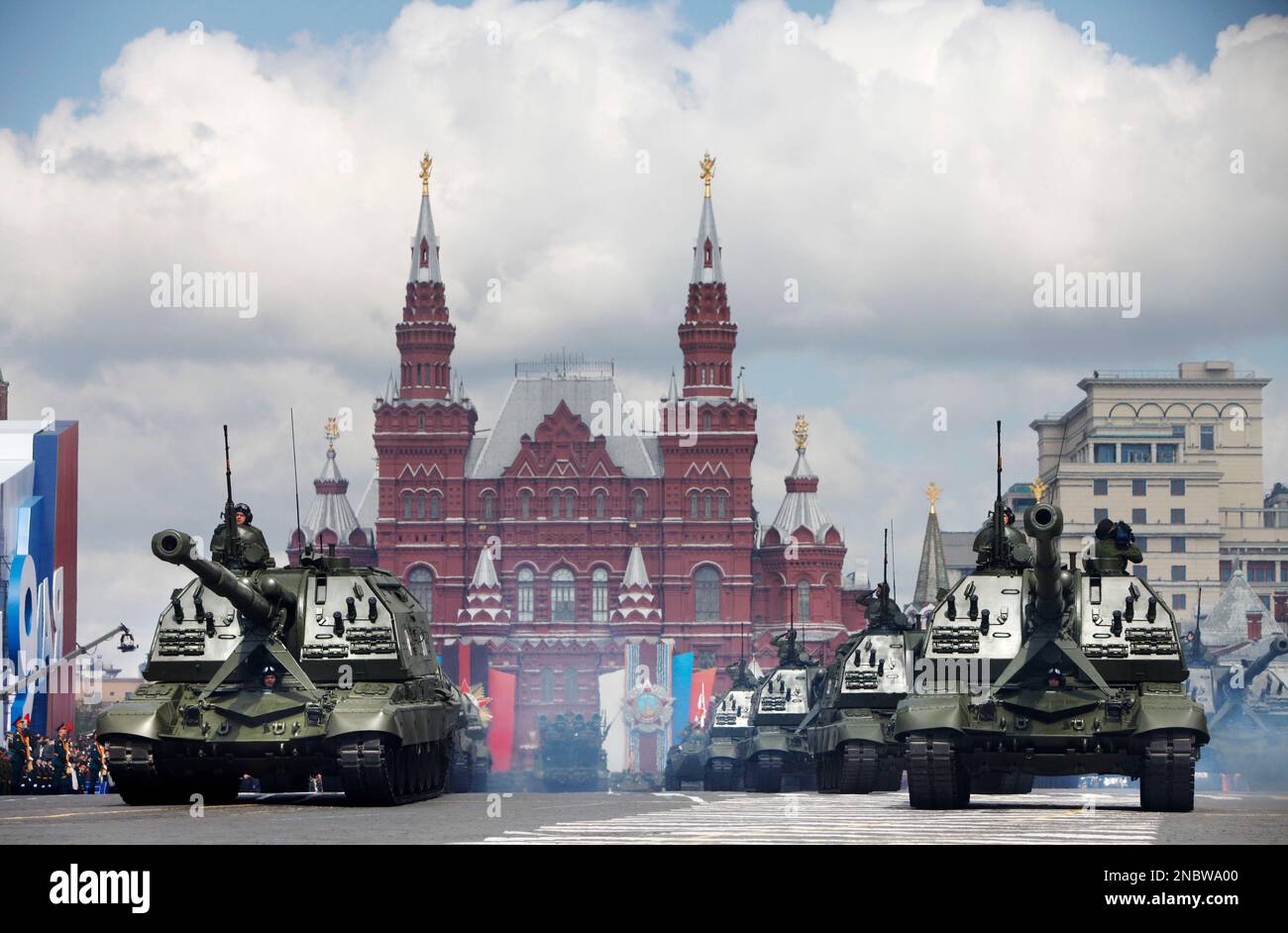 Russian howitzers roll down the Red Square during the Victory Day ...