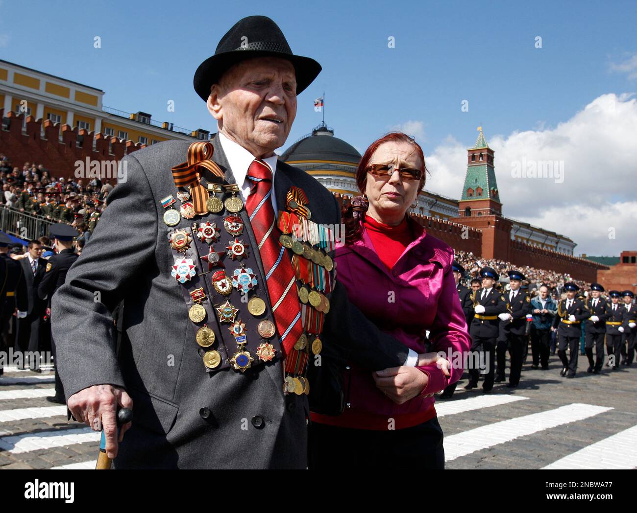 Ivan Semetkin, 95, Russian veteran WWII walks through the Red Square ...