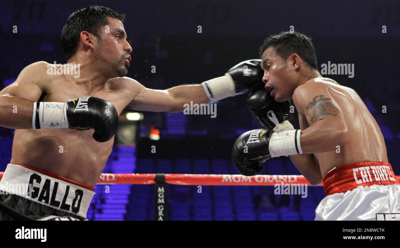 Javier Gallo, left, of Mexico, lands a punch against Rodel Mayol, of ...