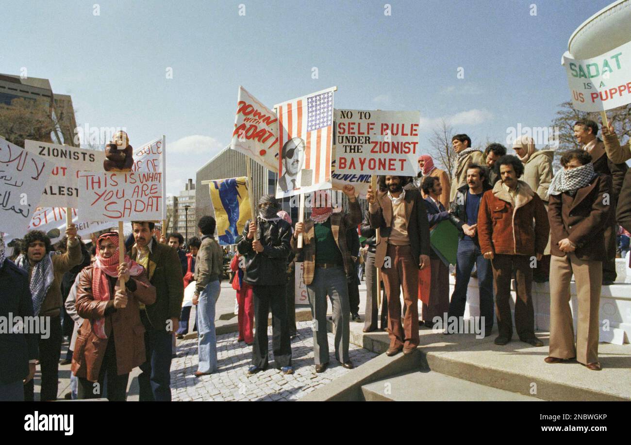 People picketing, at an unknown location, during the Egypt-Israel Peace ...