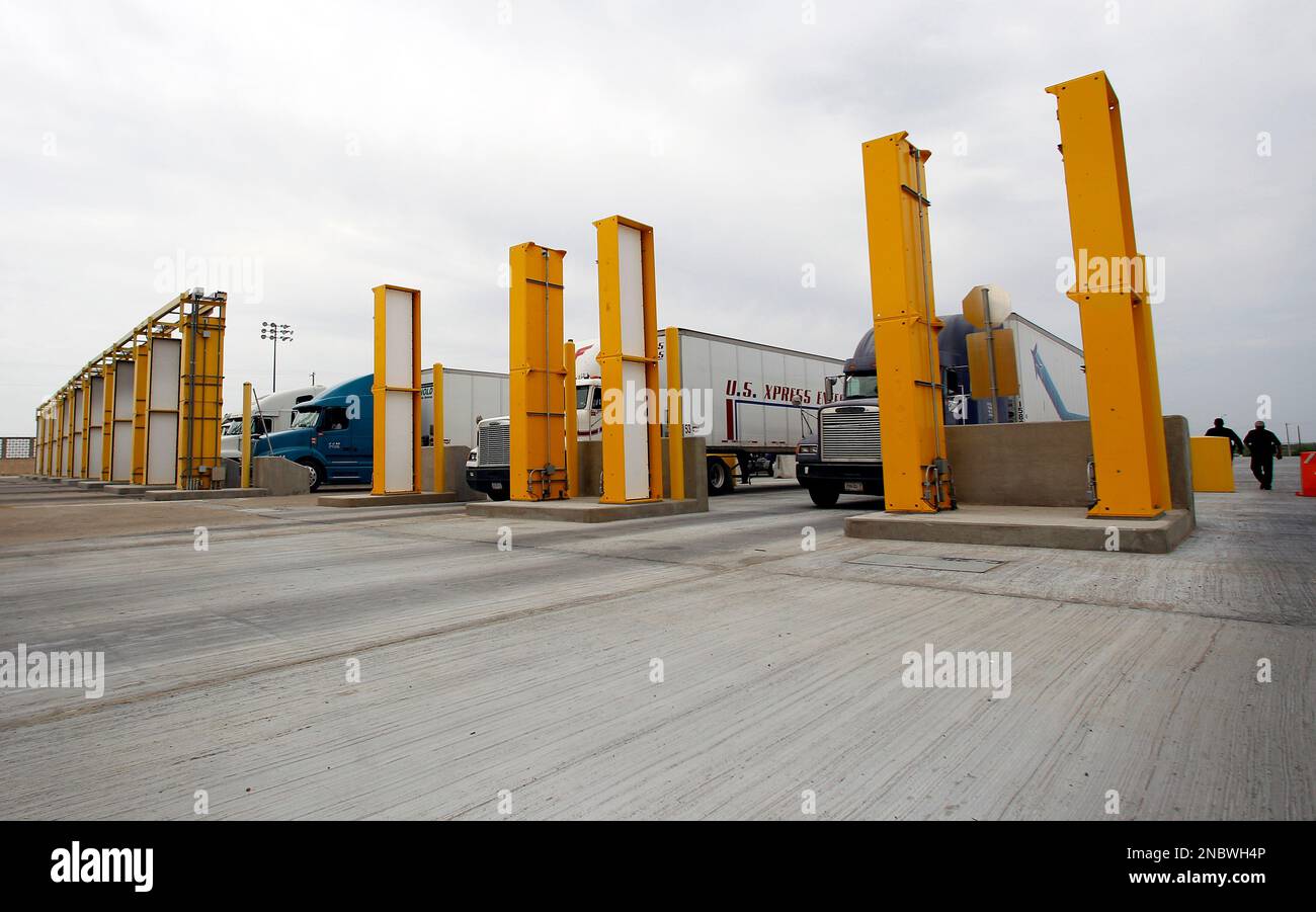 Truckers pass through inspection booths for commercial traffic heading ...