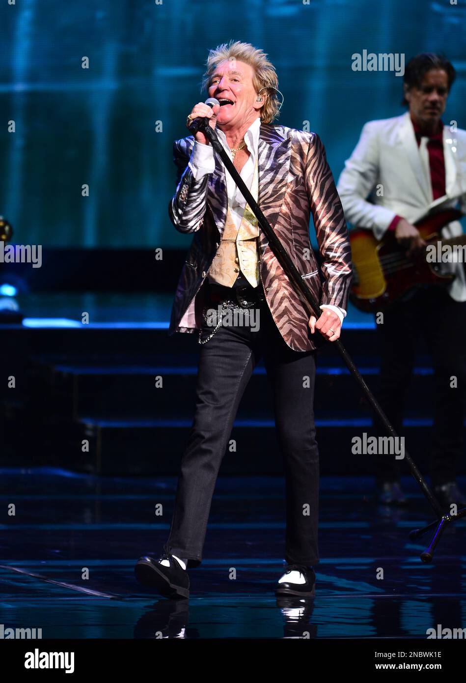 Hollywood, Florida, USA. 13th Feb, 2023. Rod Stewart performs on stage ...
