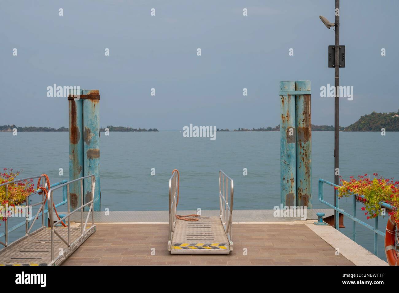 Docking pier at Gardone Riviera on ten shore of Lake Garda, Italy Stock ...