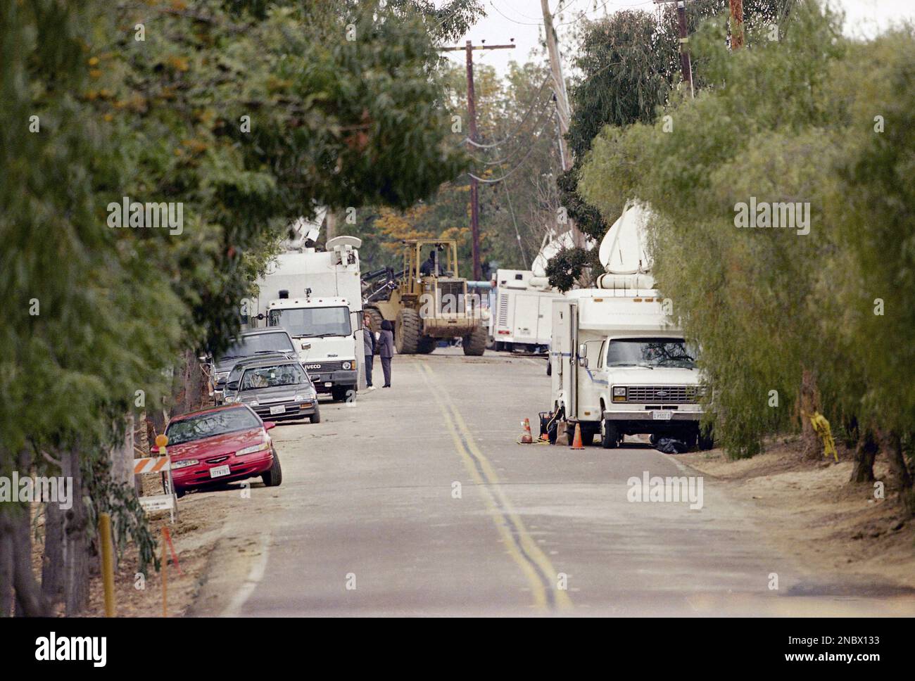 Media traffic blocked to the Heaven's Gate cult house in Rancho Santa ...