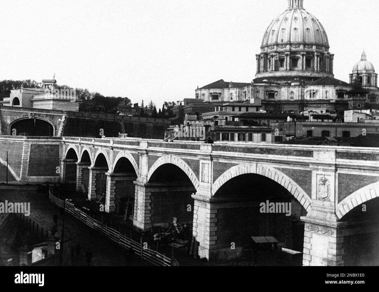 The new railway bridge at the entrance to the Vatican City in Rome ...