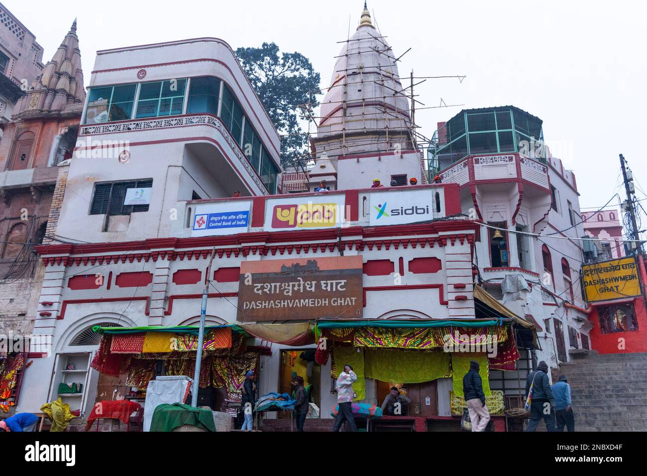 India varanasi ganges palace hi-res stock photography and images - Alamy