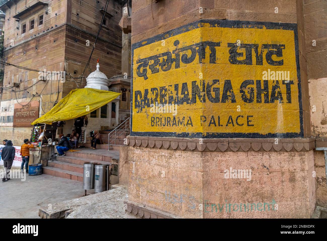India varanasi ganges palace hi-res stock photography and images - Alamy