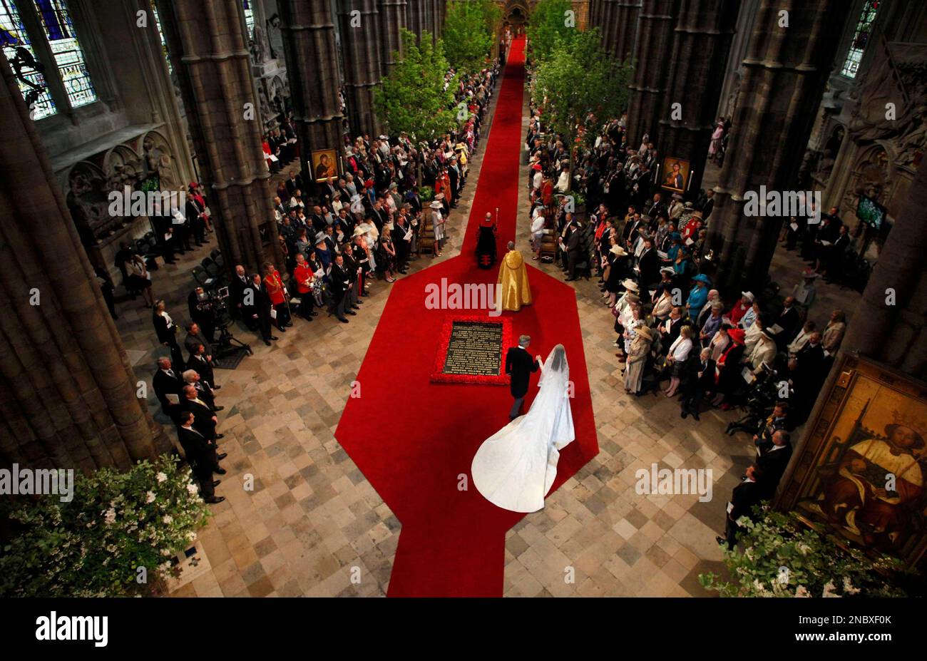 General view inside the Westminster Abbey as Kate Middleton (R) arrives ...