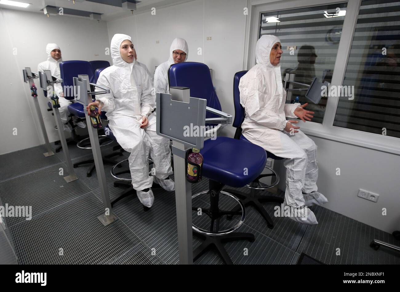 Exposure chamber hi-res stock photography and images - Alamy