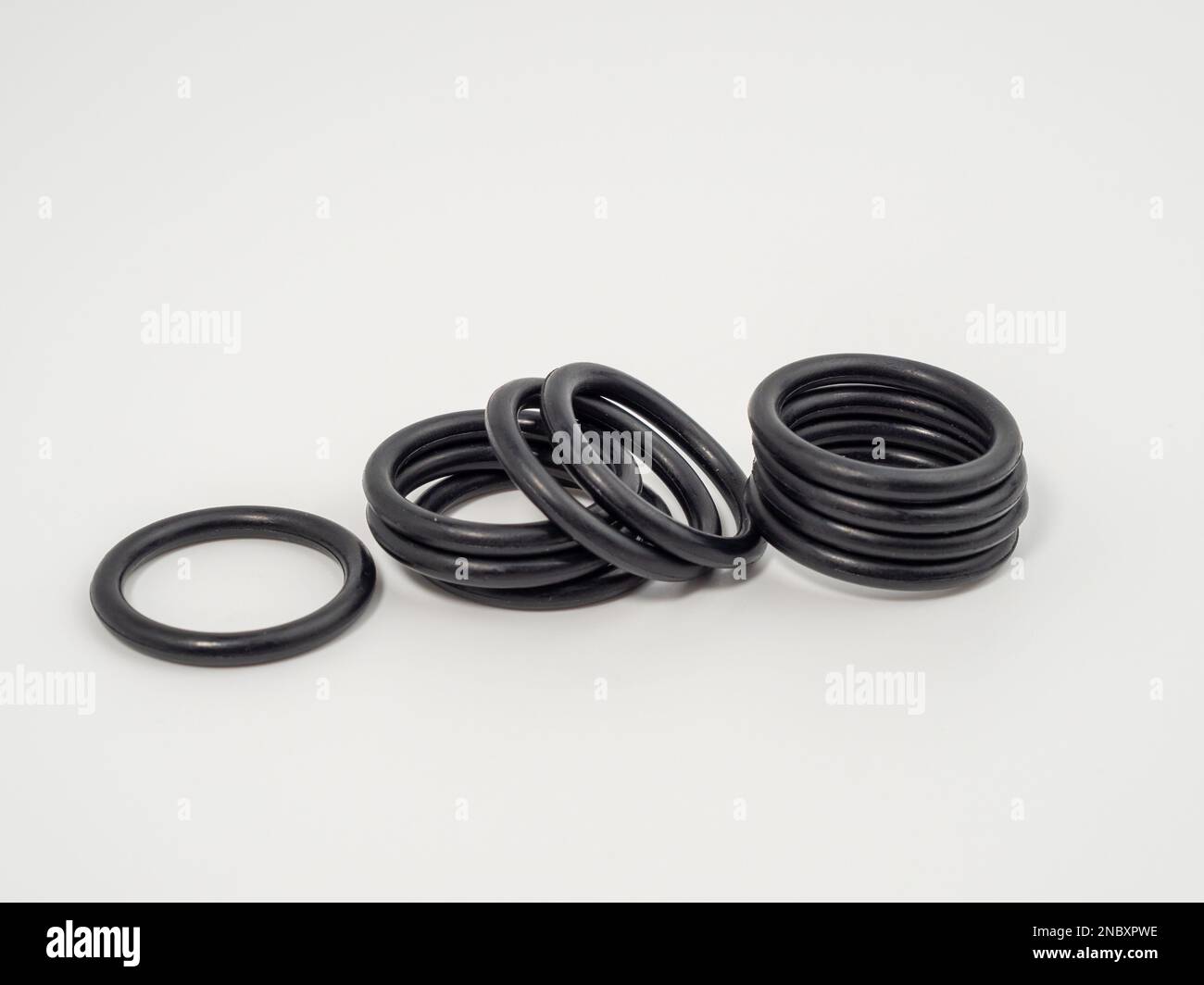 Hydraulic and pneumatic o-rings in black in different sizes on a white ...