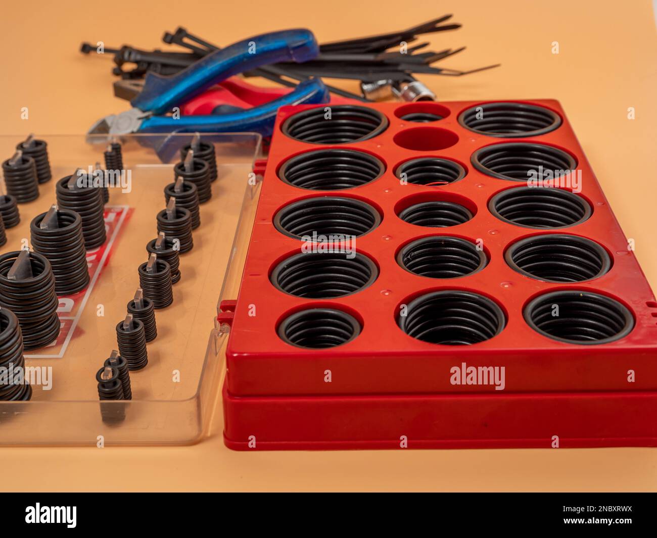 Hydraulic and pneumatic o-rings in black in different sizes on an ...