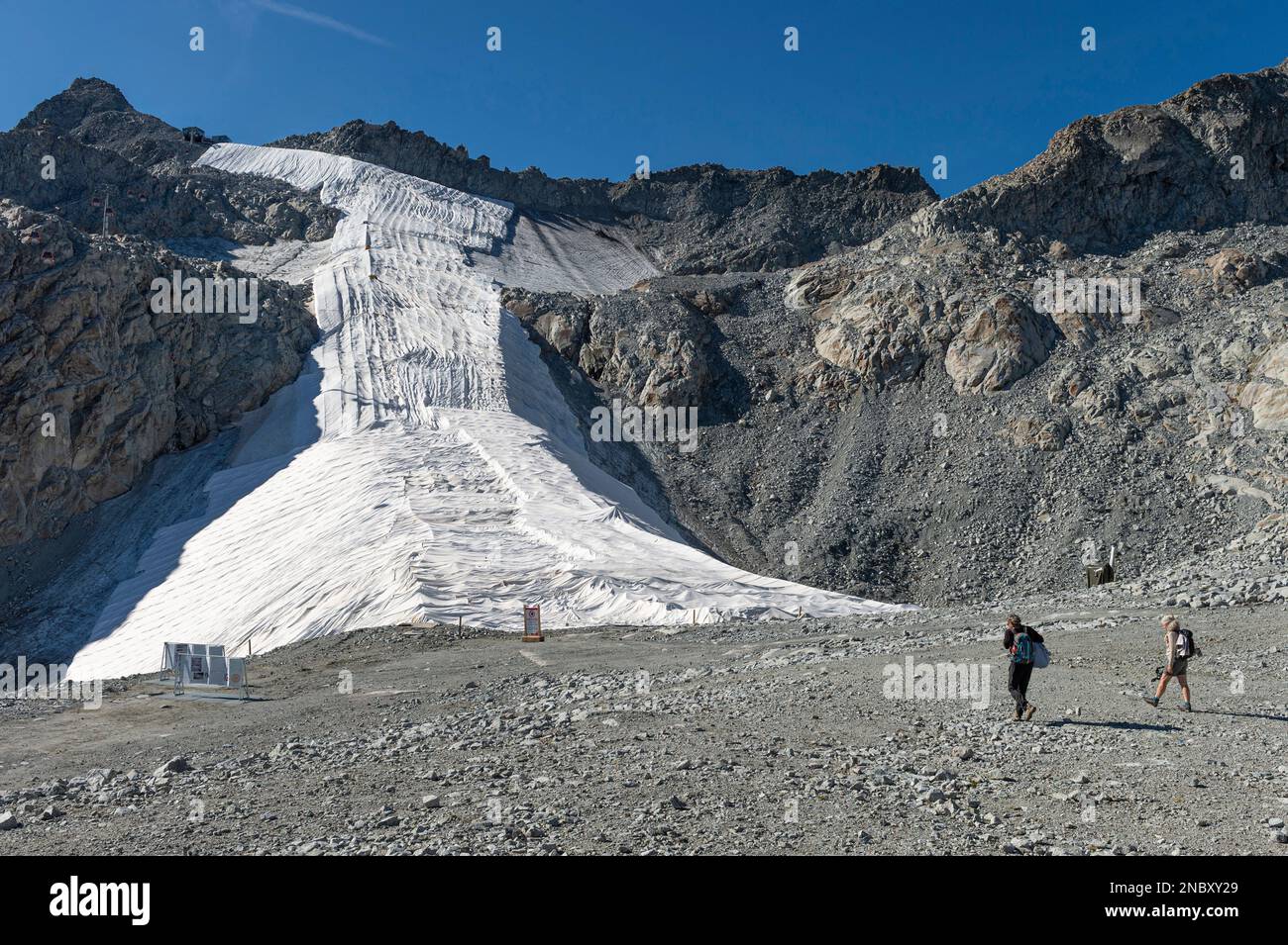 presena glacier with towels, tonale pass, italy Stock Photo - Alamy