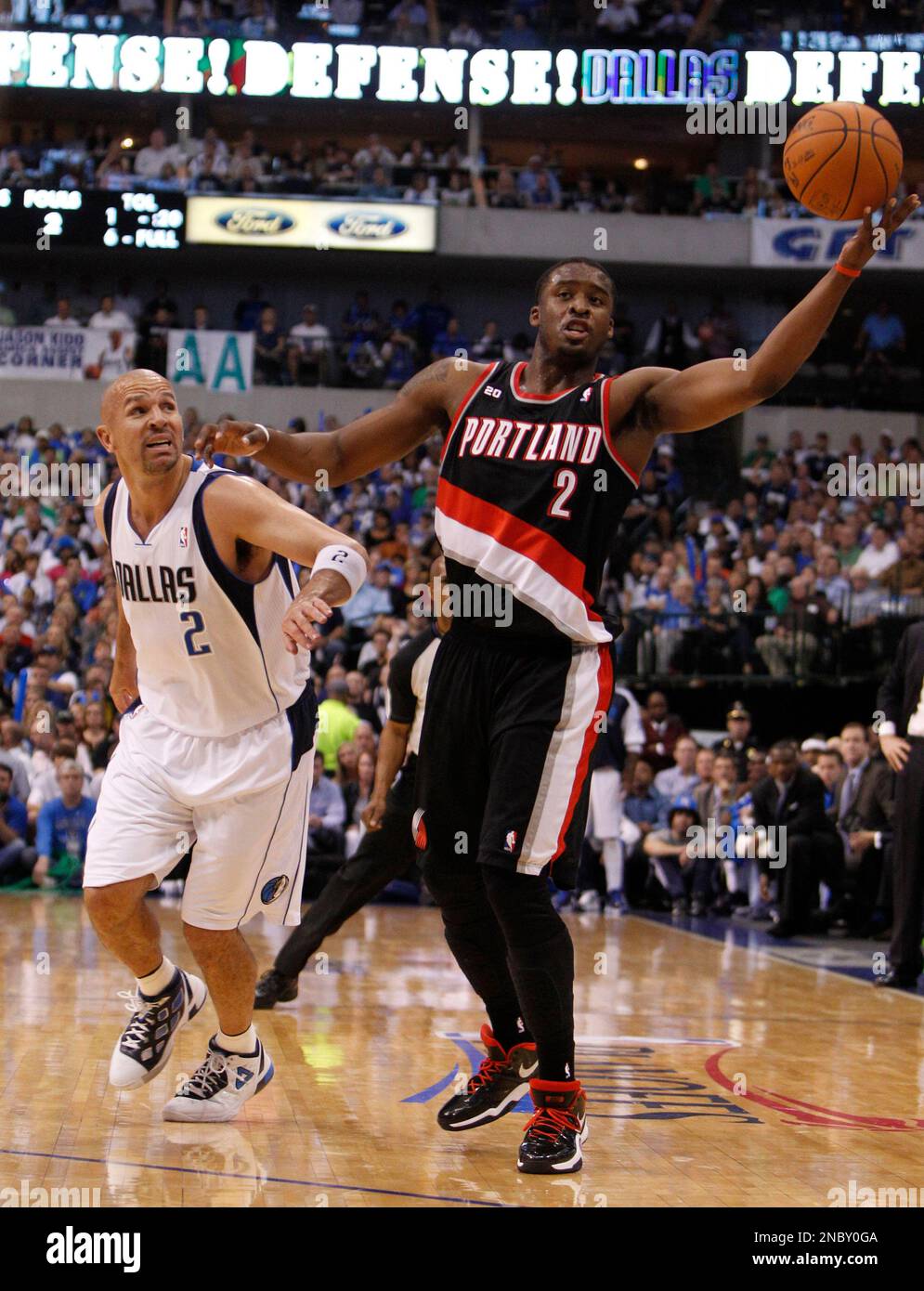 Portland Trail Blazers guard Wesley Matthews (2) takes control of the ...