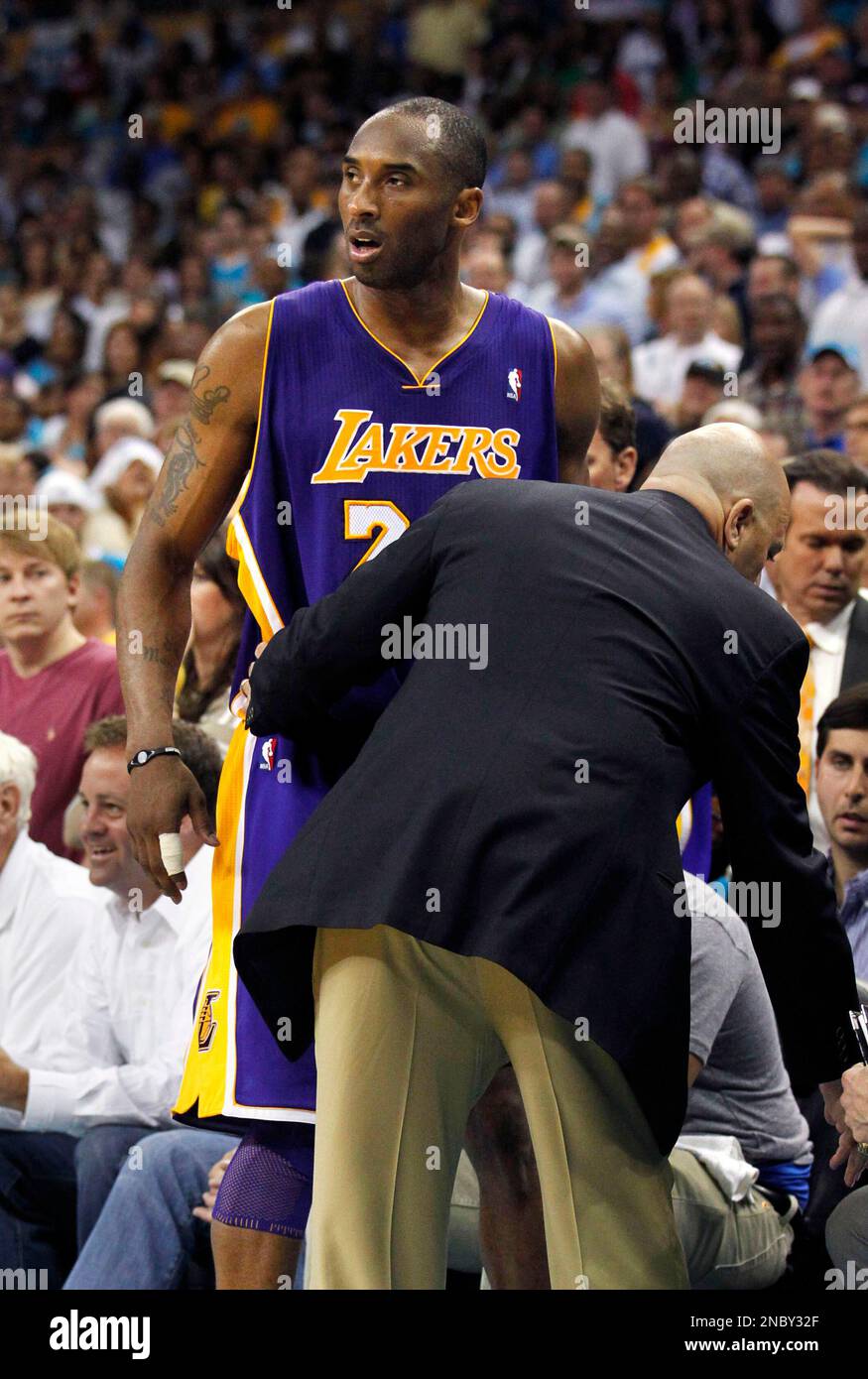 Los Angeles Lakers guard Kobe Bryant (24) is helped to the bench after ...