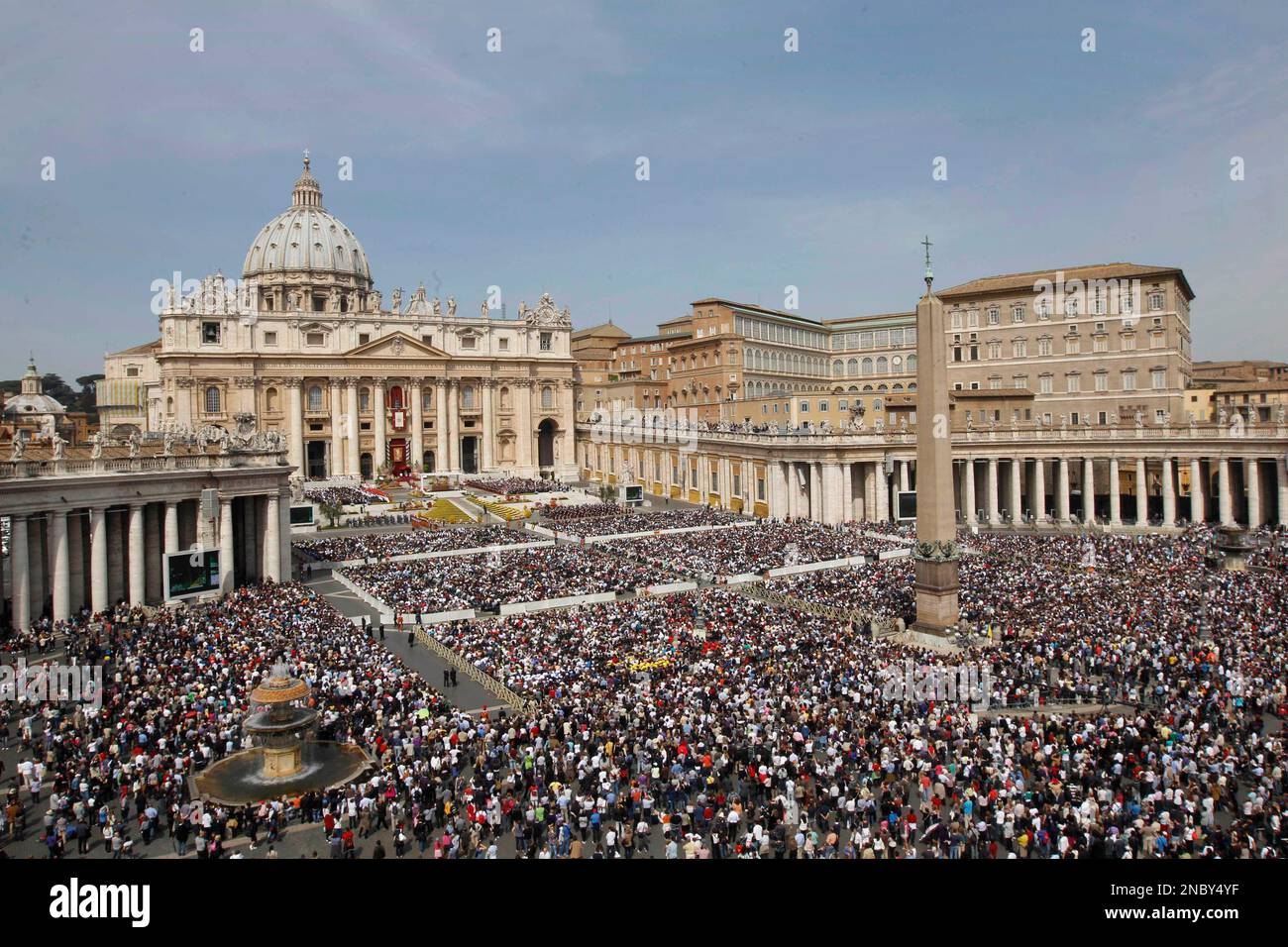 The faithful crowd St. Peter's square during Easter mass celebrated by ...