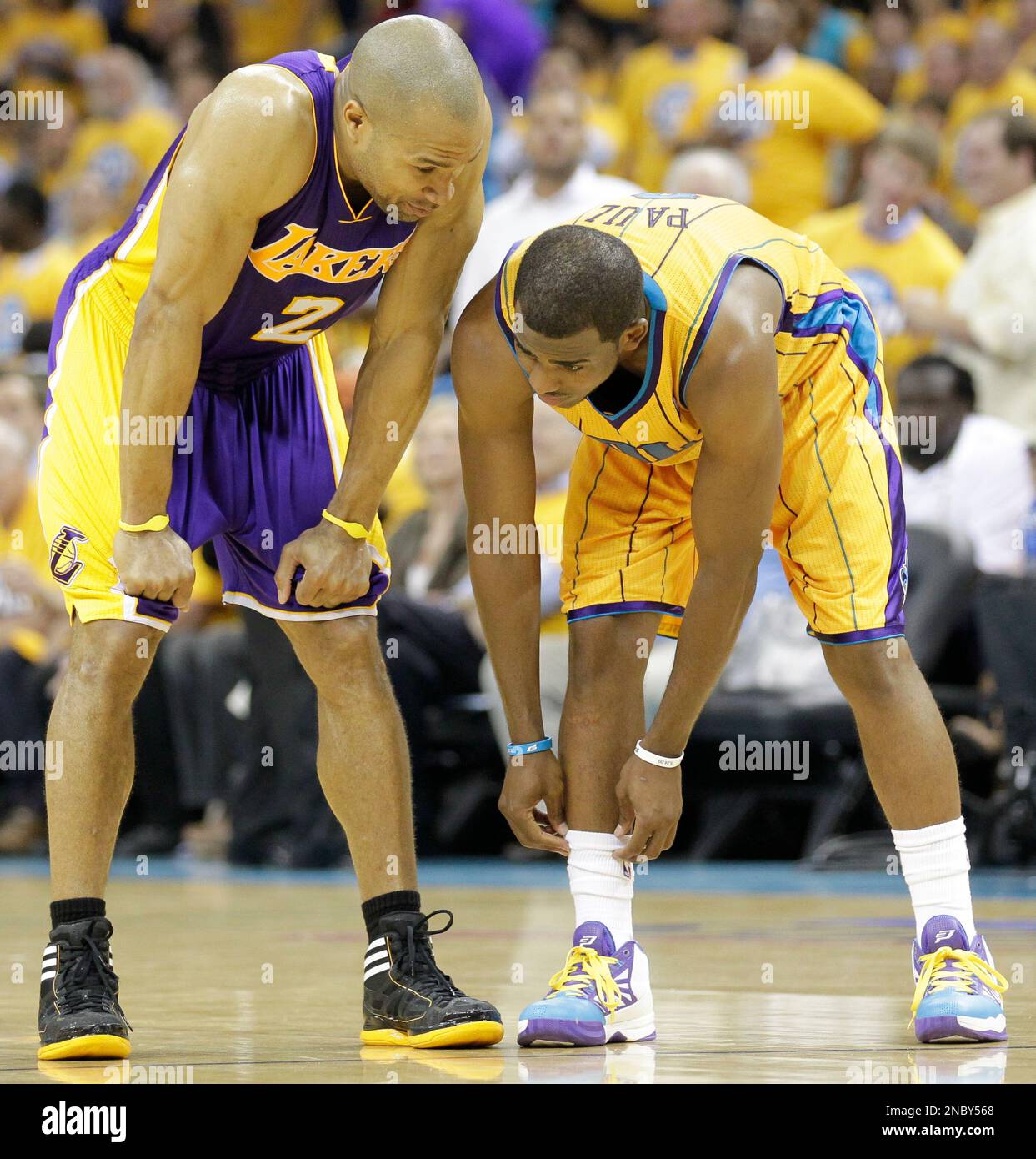 Los Angeles Lakers point guard Derek Fisher (2) and New Orleans Hornets ...