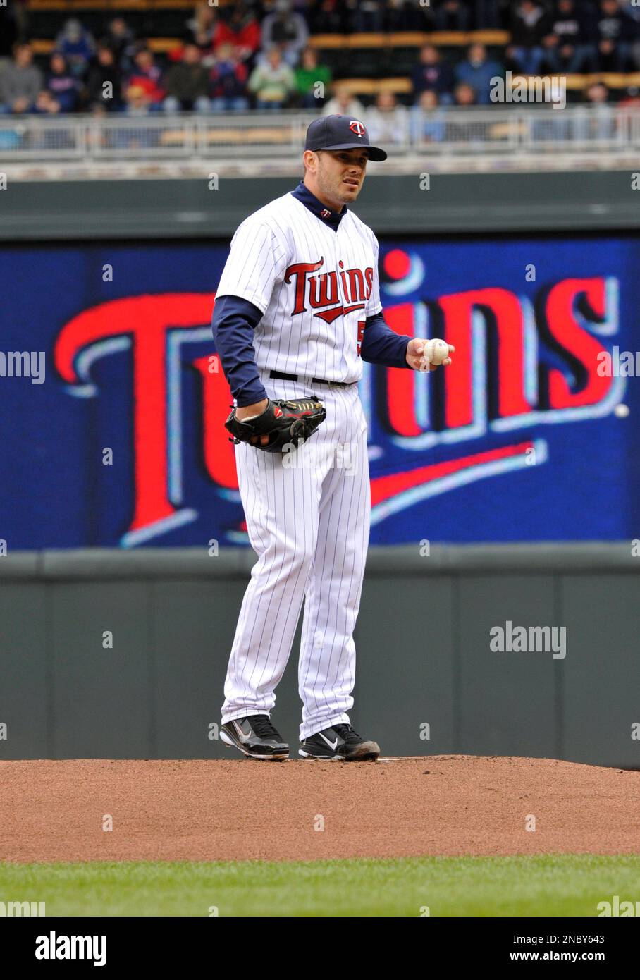 Minnesota Twins pitcher Brian Duensing throws against the Cleveland ...