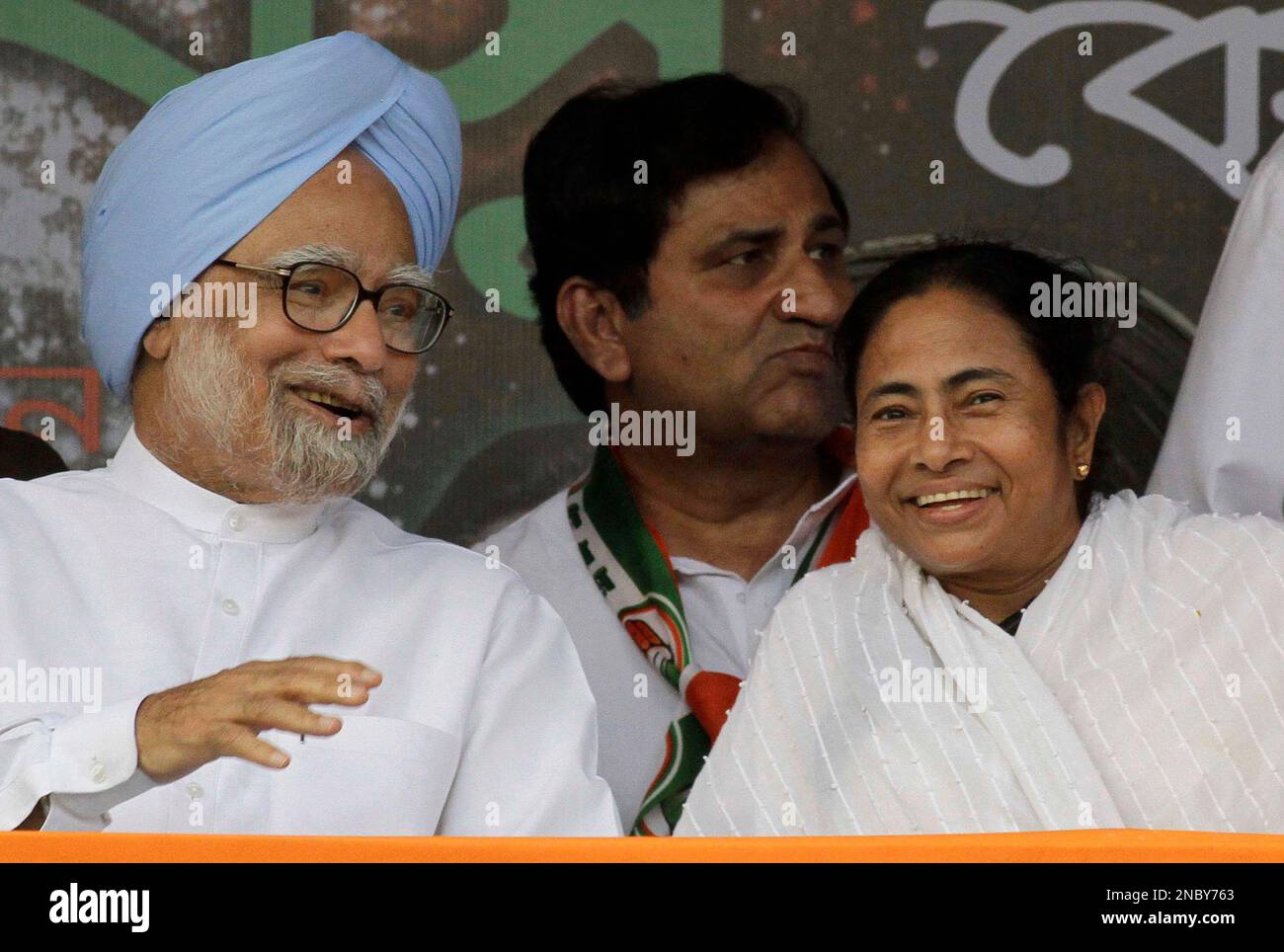 Indian Prime Minister and Congress party leader Manmohan Singh, left ...