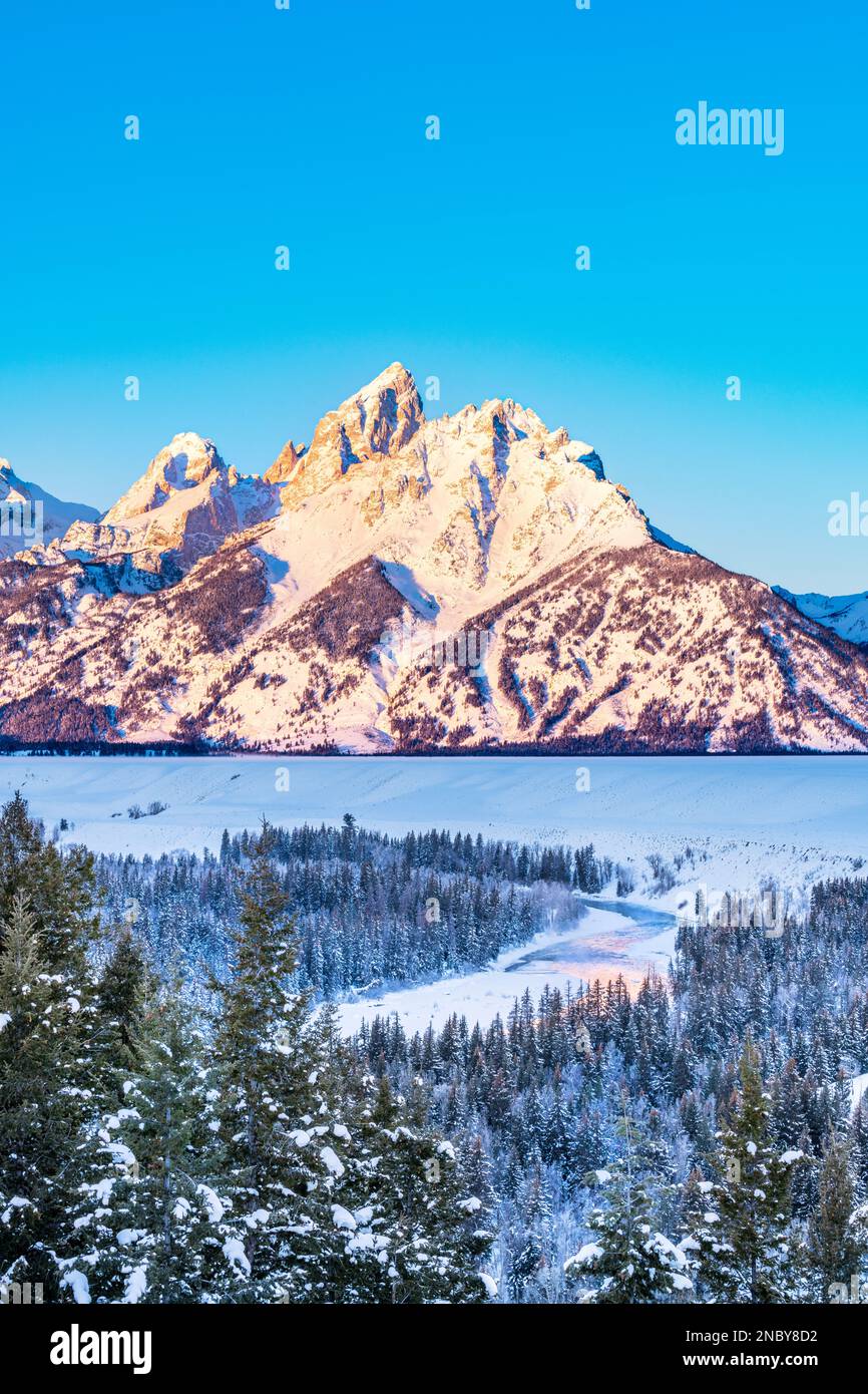 Sunrise illuminating the Teton Mountain Range, Snake River Overlook ...