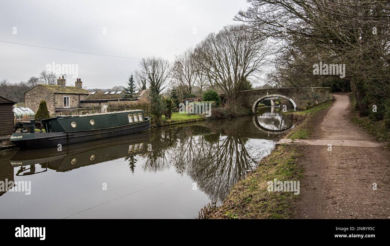 Towpath crosses the Leeds & Liverpool canal at a bridge (number 206 ...