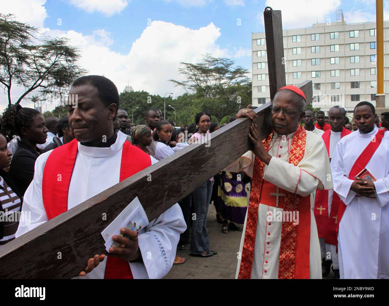 Joined by hundred of Christians, the Head of the Catholic Church in ...
