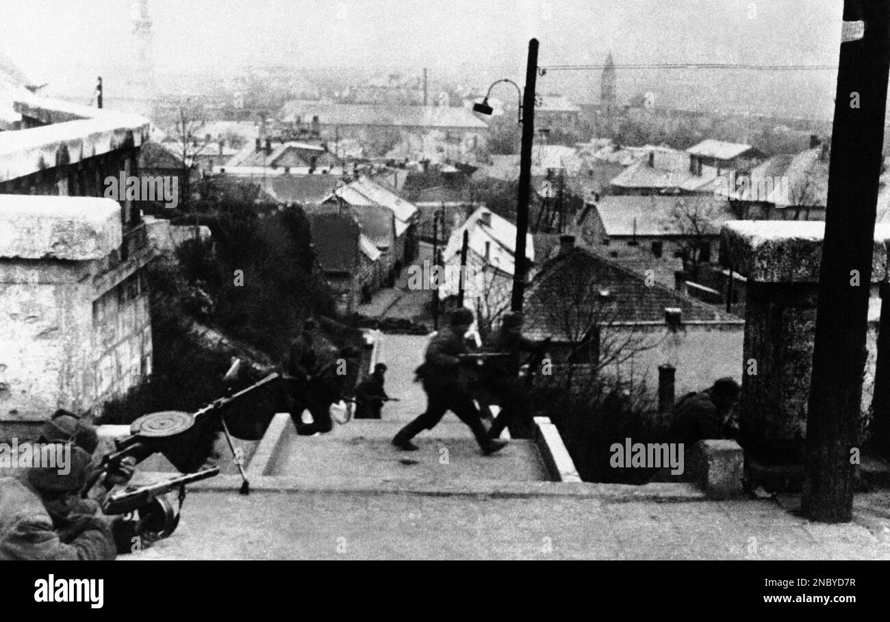 Soviet troops of the 3rd Ukrainian front in action amid the buildings ...