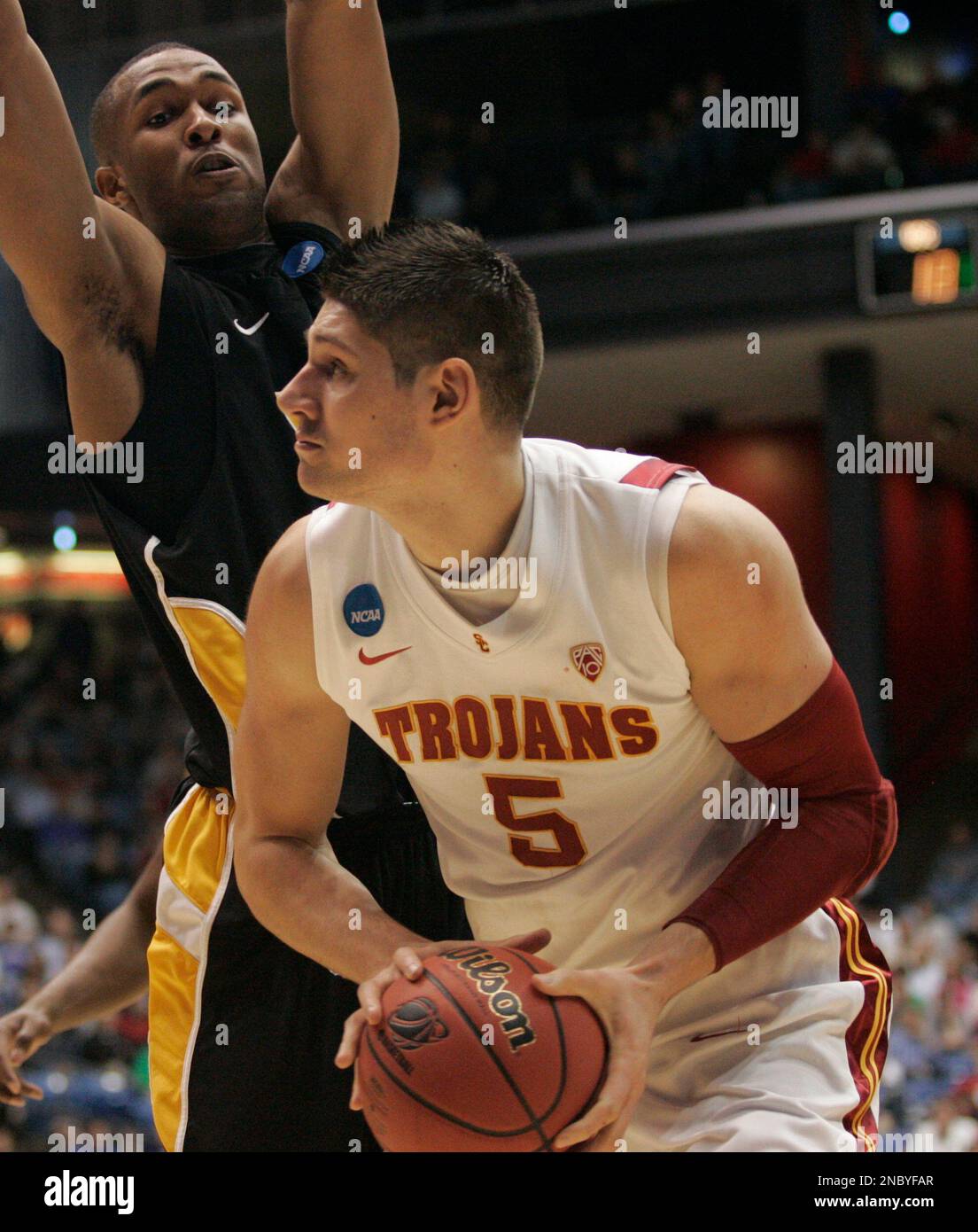 Southern California forward Nikola Vucevic (5) in action against ...