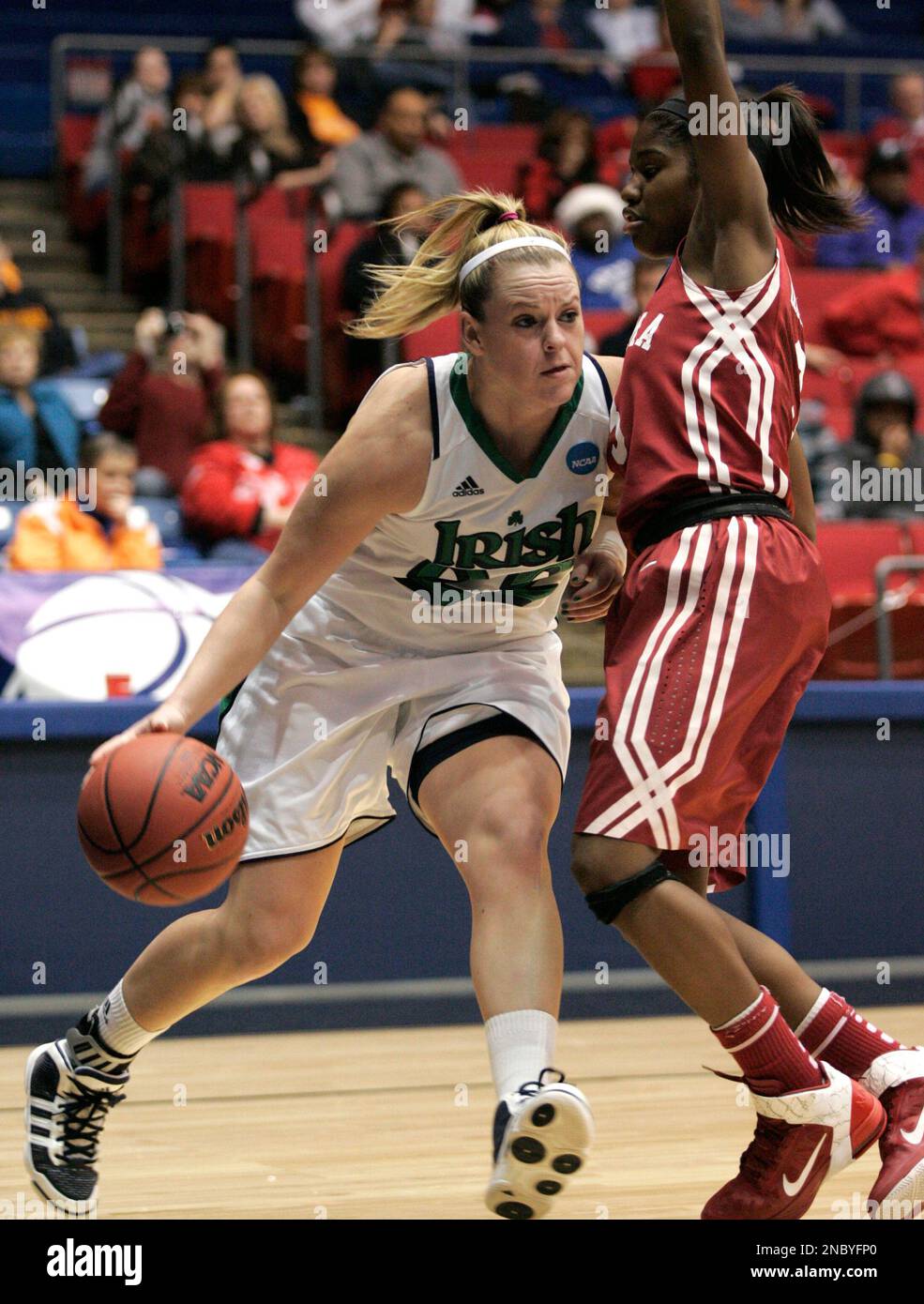 Notre Dame guard Brittany Mallory (22) in action against Oklahoma in an ...
