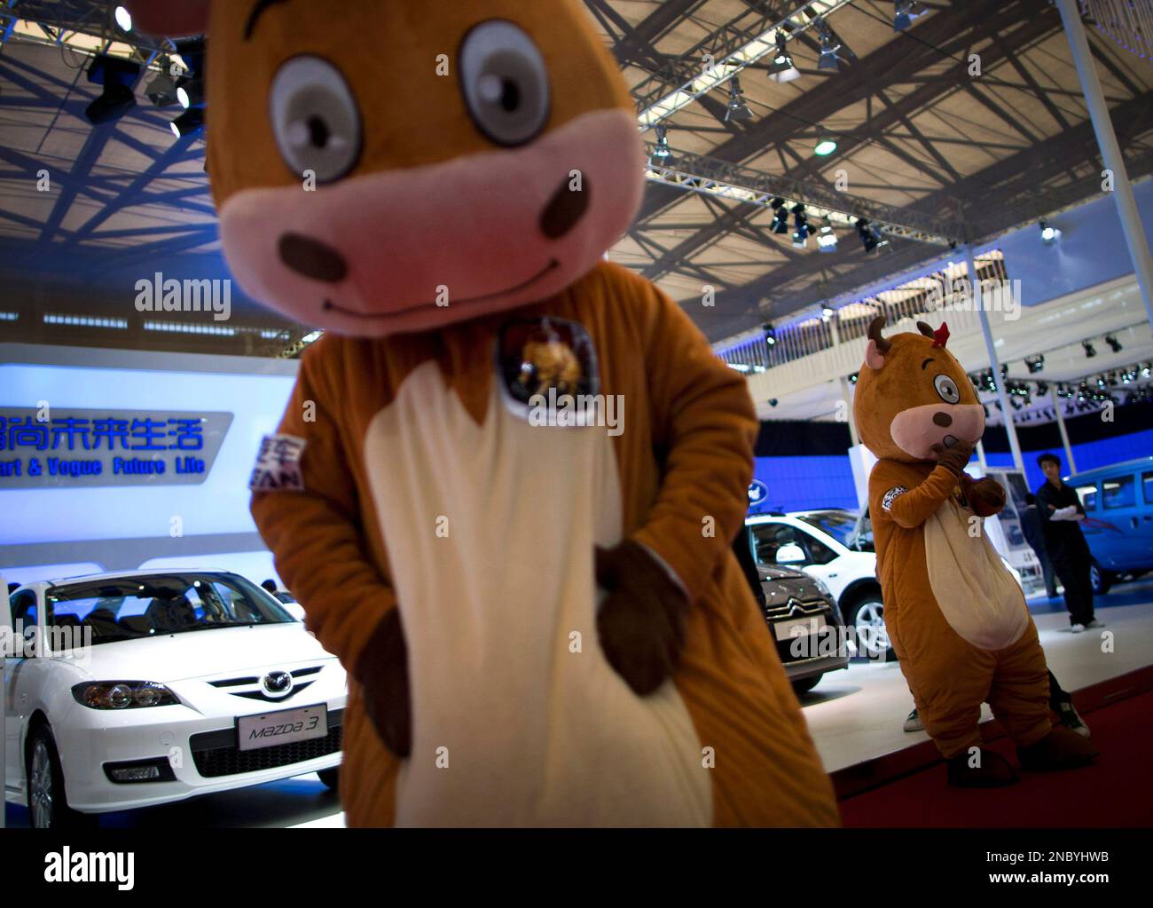 Mascots pose at the 14th Shanghai International Automobile Industry ...