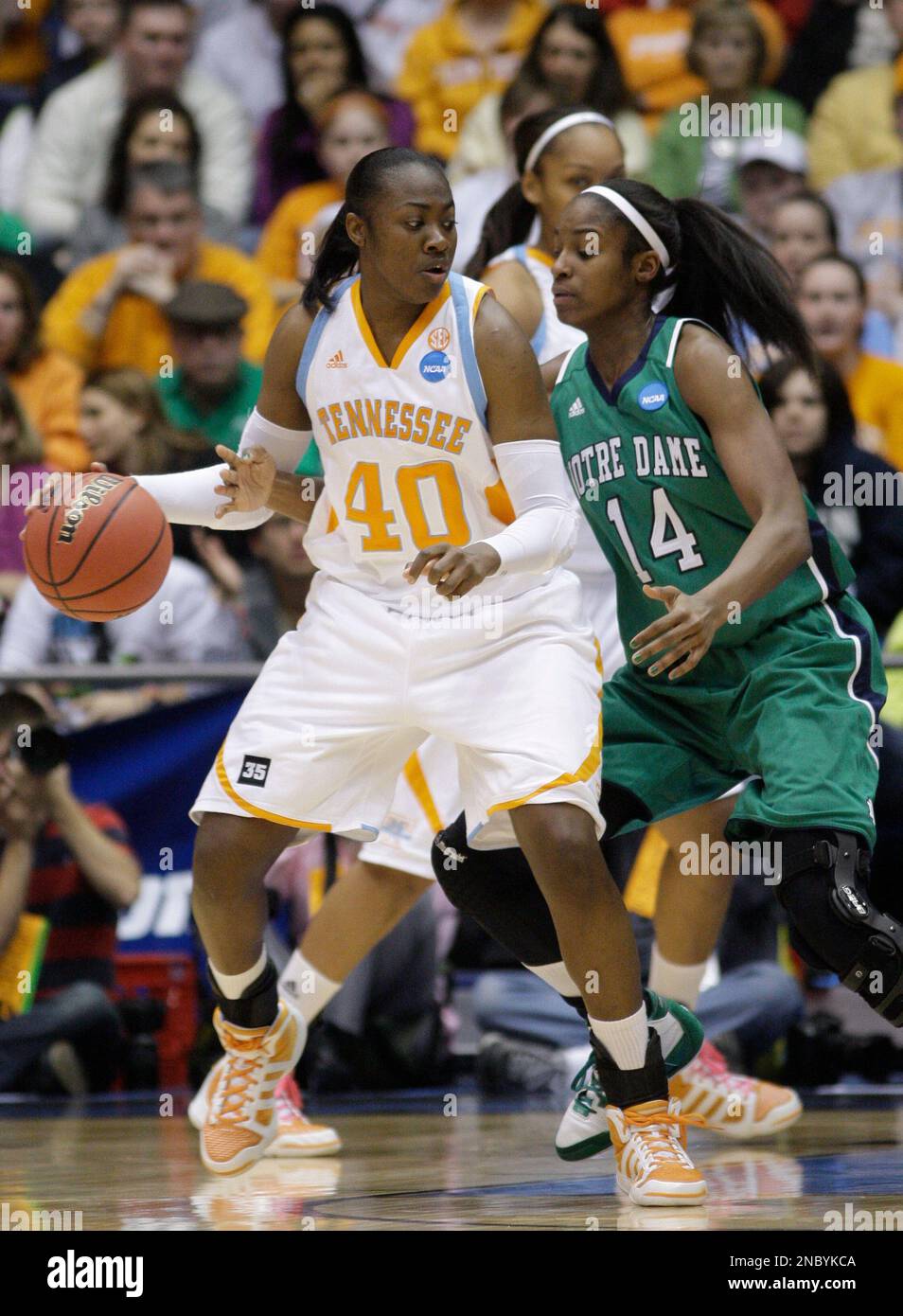 Tennessee guard/forward Shekinna Stricklen (40) drives against Notre ...