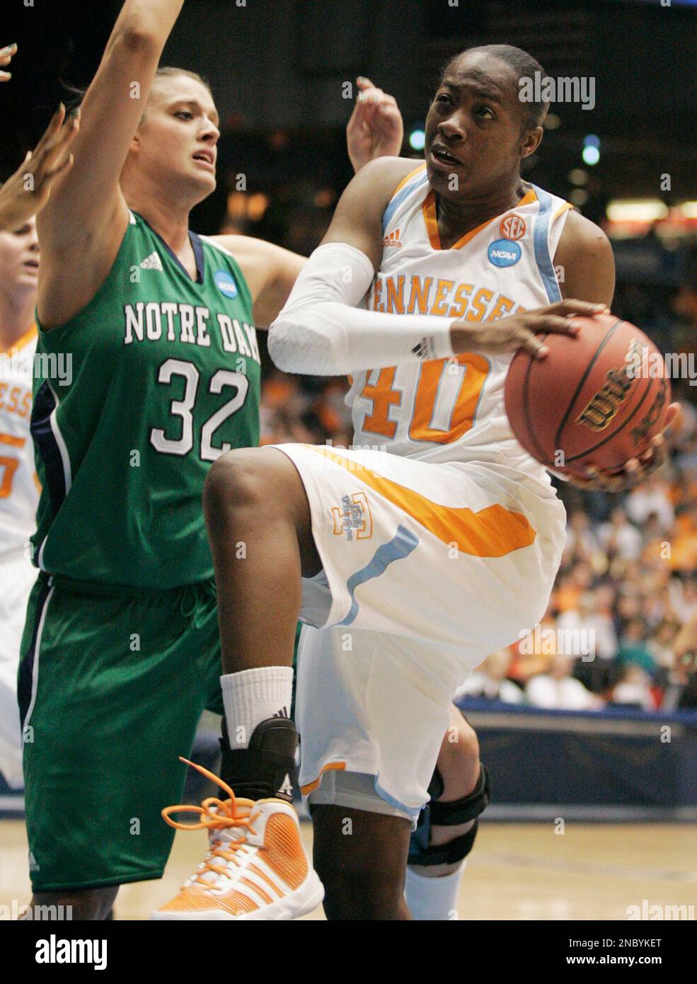 Tennessee guard/forward Shekinna Stricklen (40) drives against Notre ...