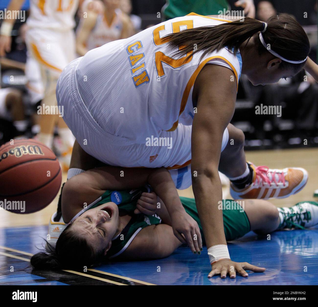 Tennessee center Kelley Cain (52) falls on Notre Dame forward Becca ...